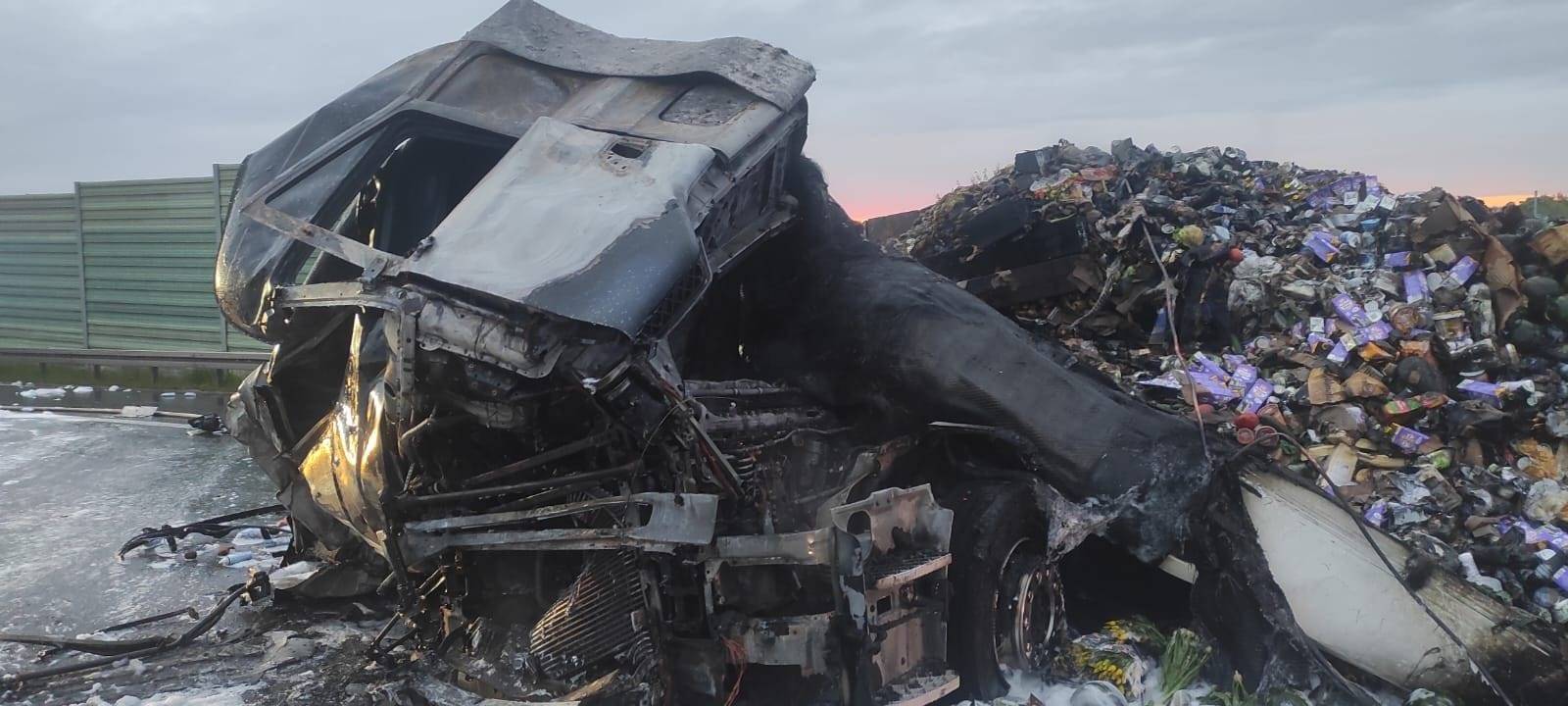 Wypadek na A1! Zderzenie i pożar dwóch ciężarówek. Są ranni